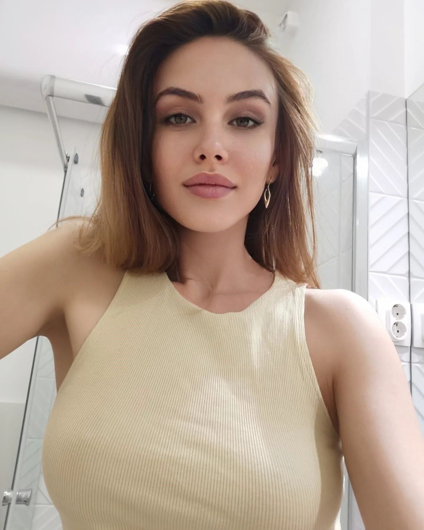 Alisa R Newyorkninemild